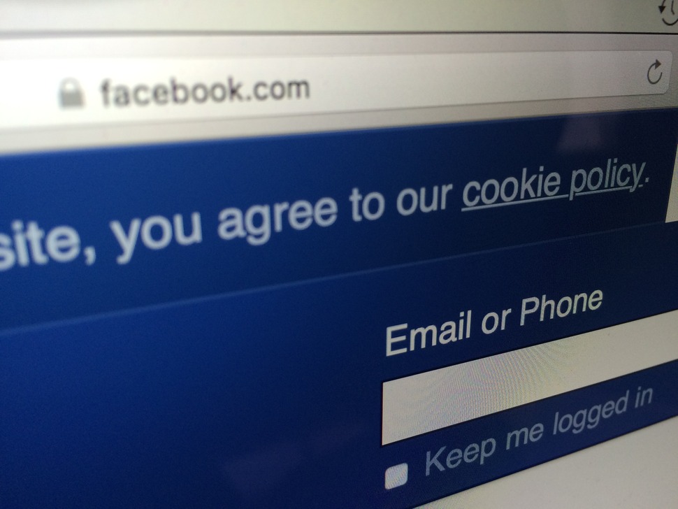 Facebook launches fake news reporting tool in Germany - TechCentral.ie